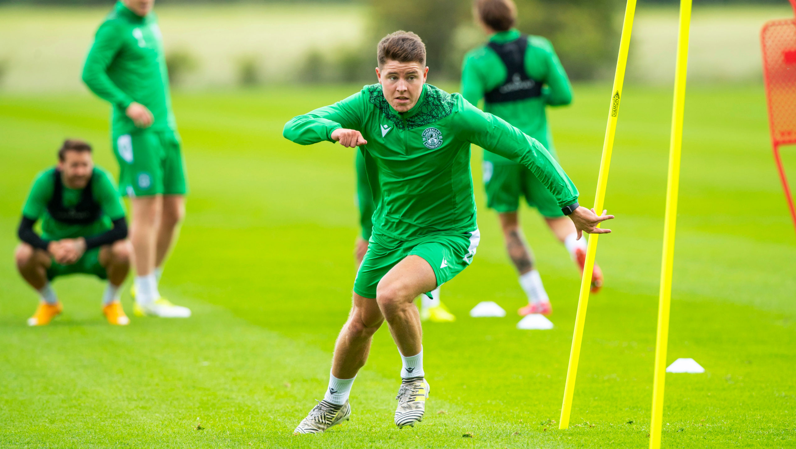 Kevin Nisbet: I took lower wage to seal Hibernian move | STV News