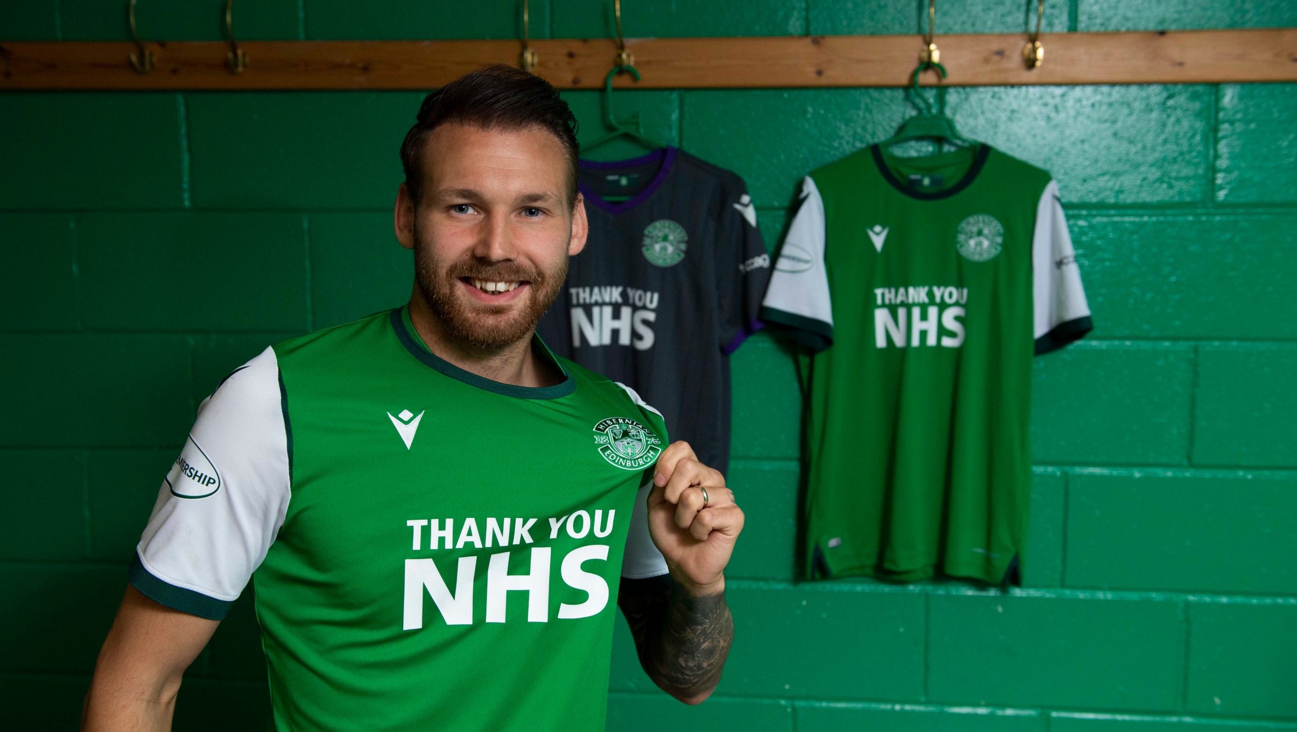 Martin Boyle joins wife Rachael in signing new Hibs contract | STV News