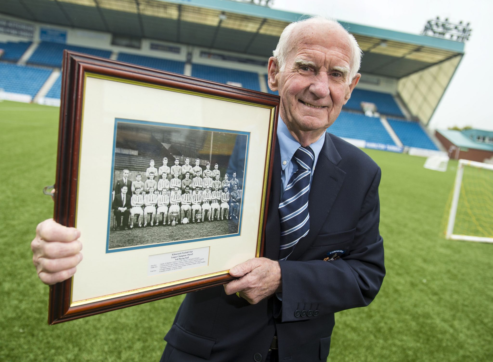 Kilmarnock pay tribute to title-winning legend David Sneddon | STV News