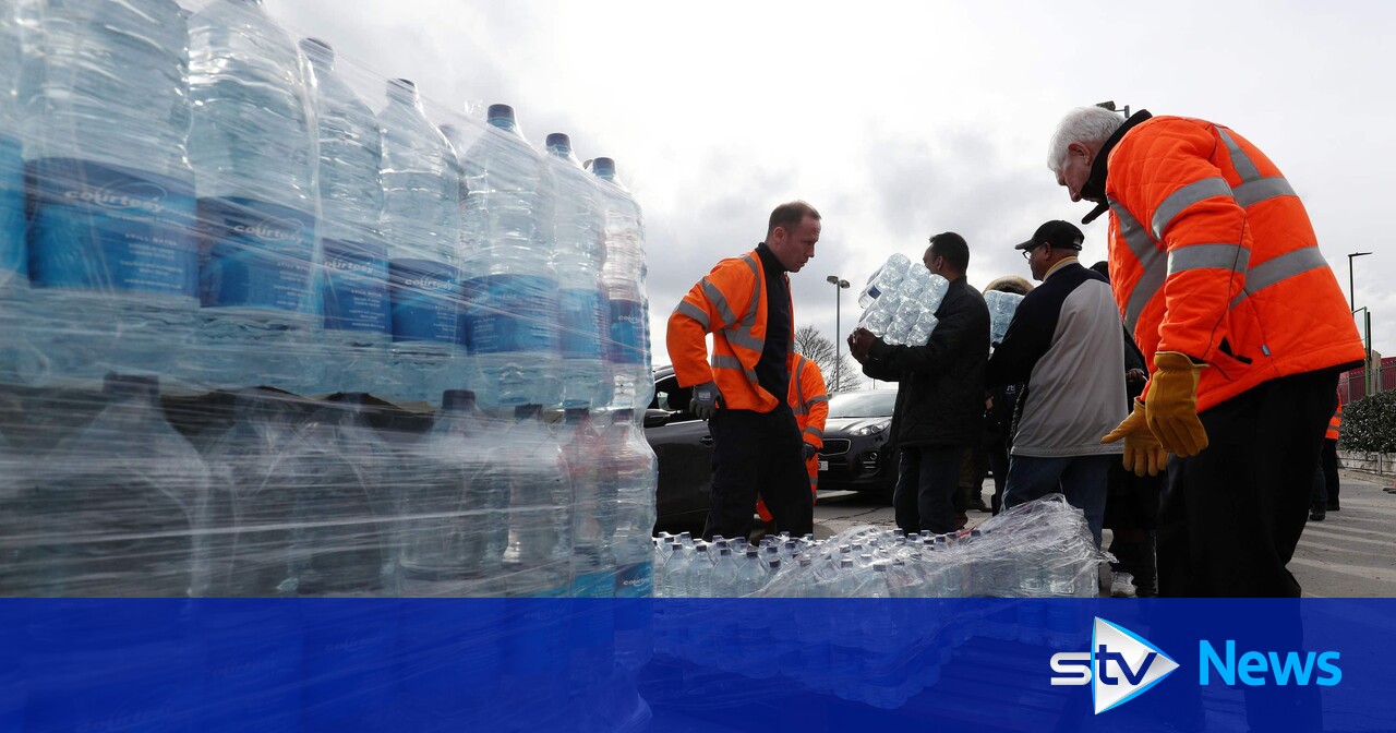 Divers clear ice blockage to restore water to thousands | STV News