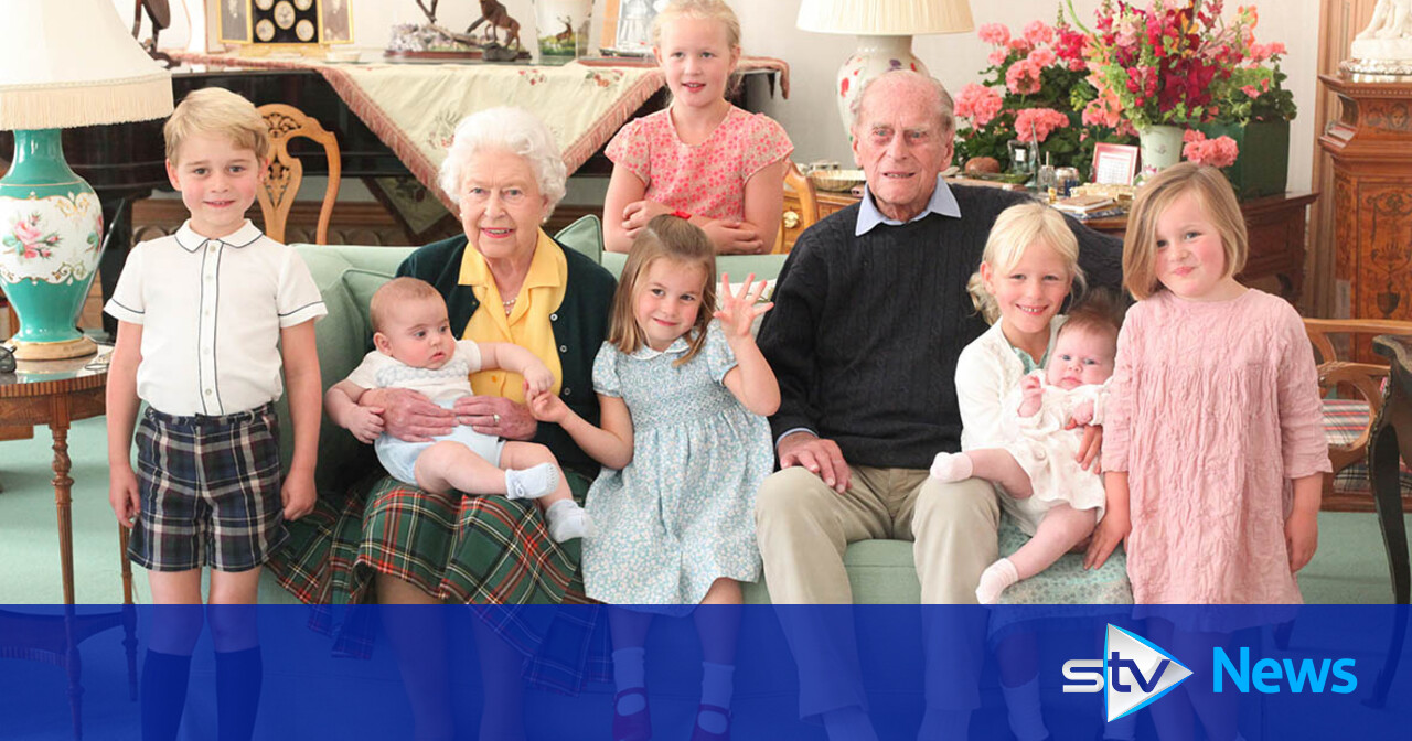 Touching photo of Duke with great-grandchildren released | STV News