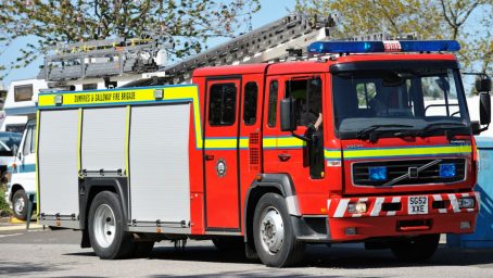 East Kilbride residents urged to close windows as fire breaks out at ...