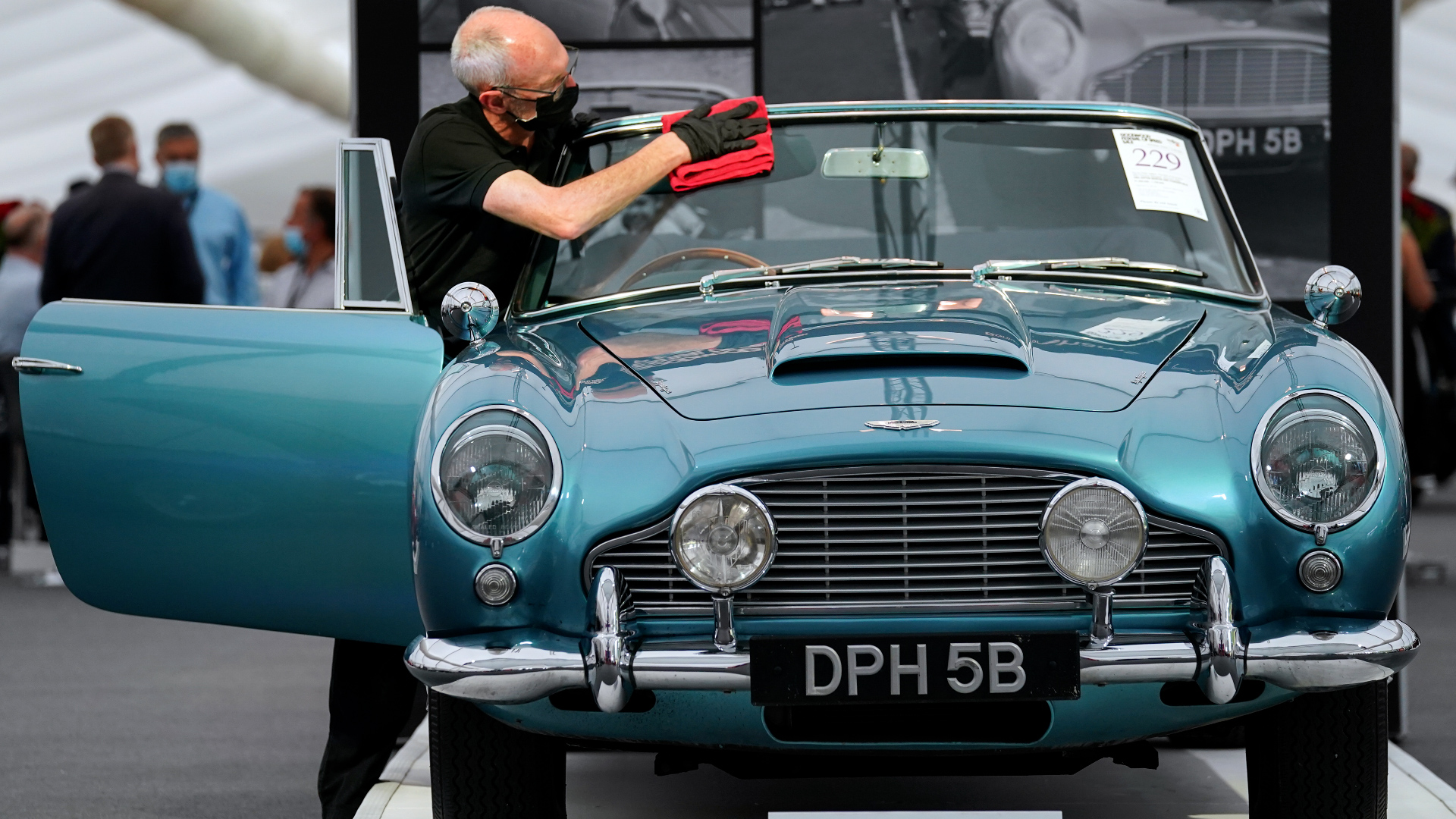 Vintage Aston Martin used by Peter Sellers up for auction | STV News