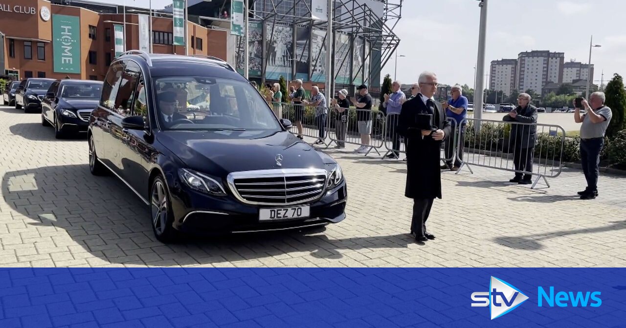 Celtic fans applaud Charlie Gallagher after legend's funeral | STV News