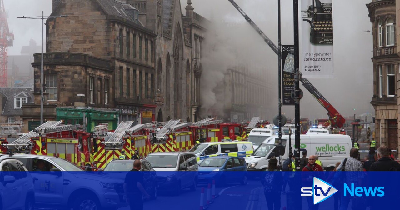 Huge fire closes George IV Bridge in Edinburgh city centre | STV News