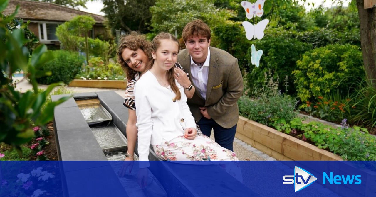 Captain Sir Tom Moore’s family open children's hospice garden | STV News