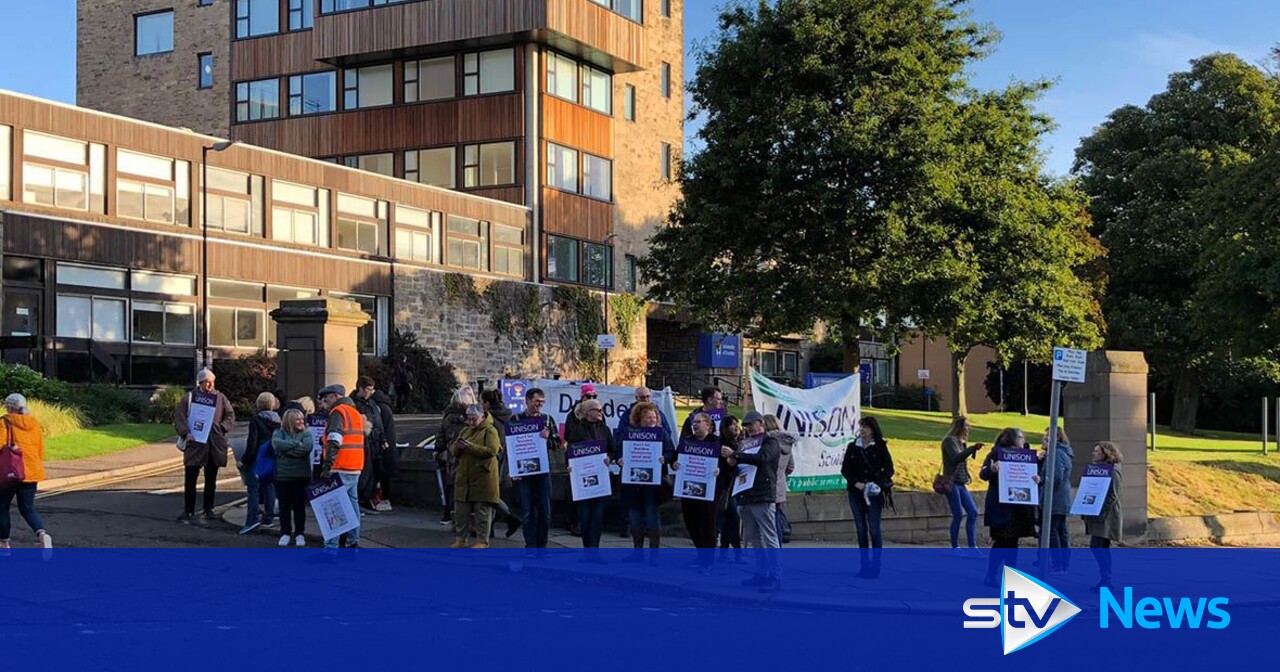 Hundreds of Dundee University staff go on strike for third time in ...