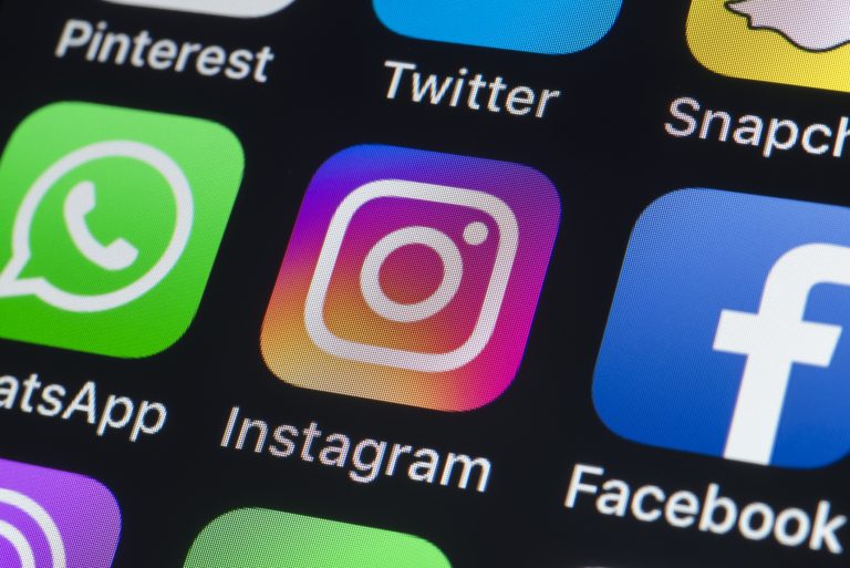 Facebook and Instagram users logged out of accounts amid Meta outage ...