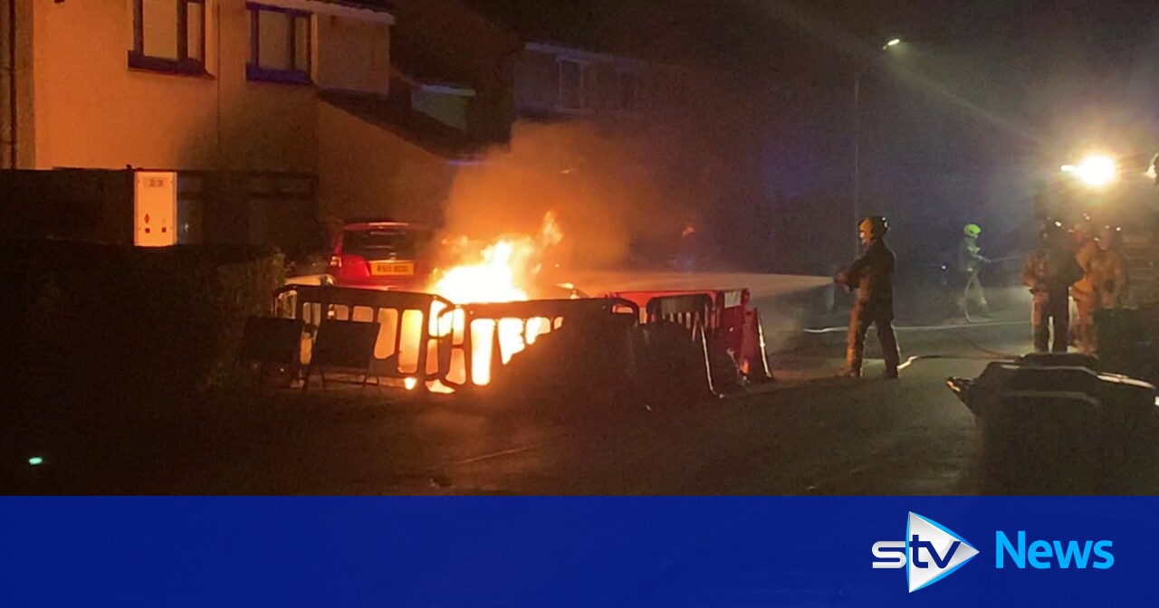 Electricity cable 'explodes' on street causing works to catch fire ...