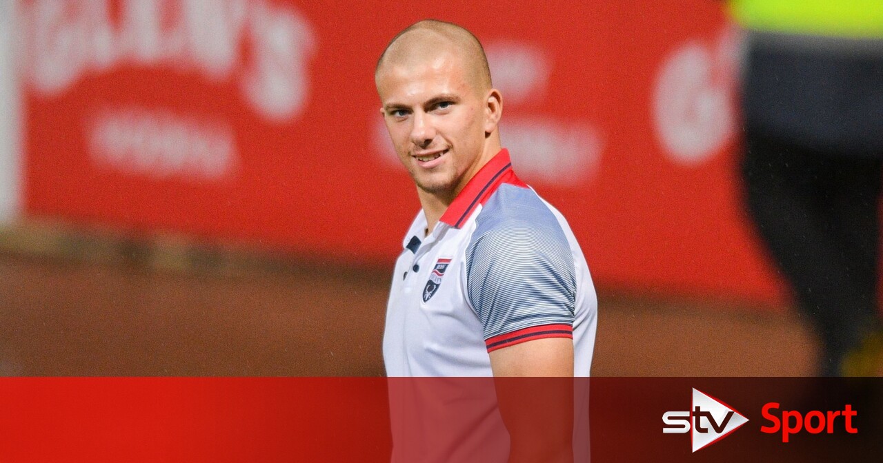 Hibs sign defender Harry Clarke on loan from Arsenal | STV News
