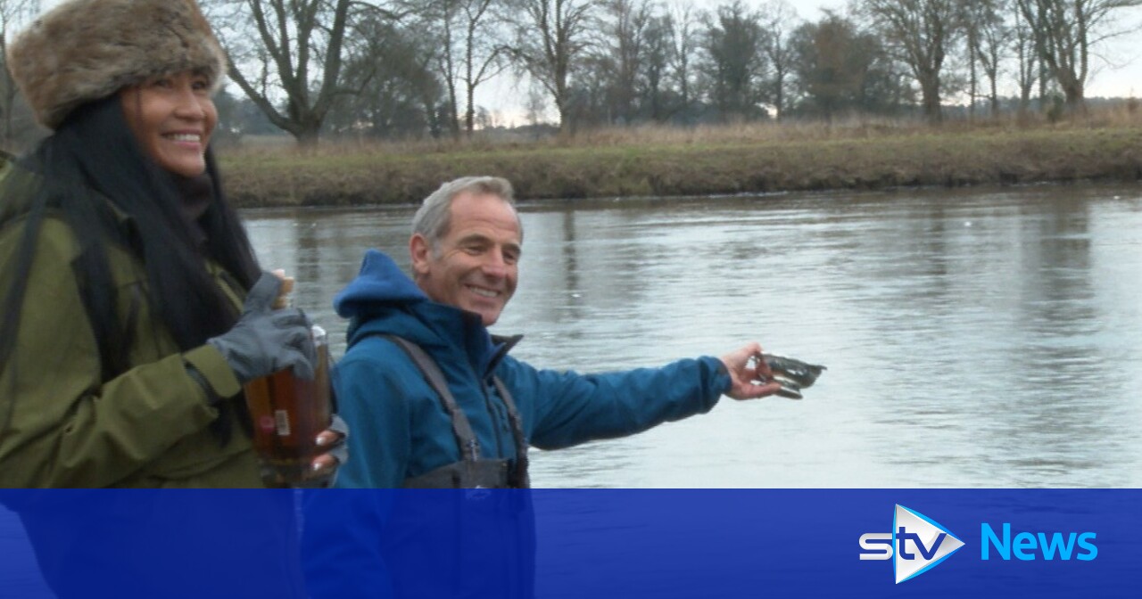 TV star Robson Green opens salmon fishing season on River Tay | STV News