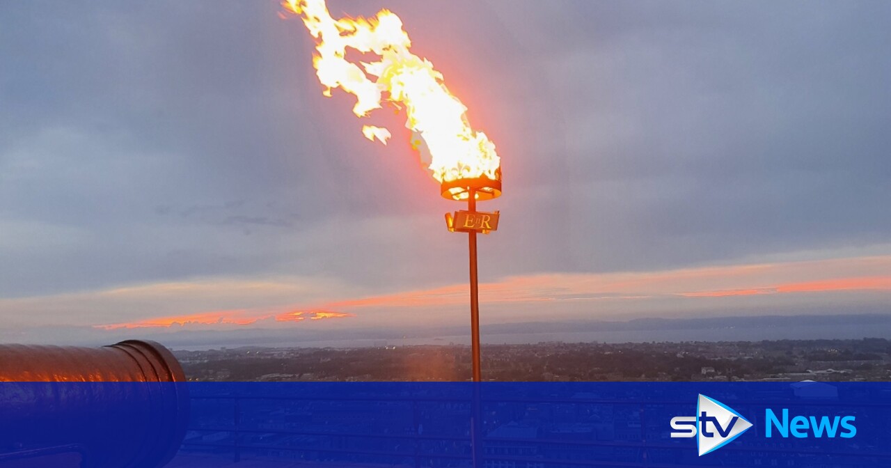Queen leads lighting of thousands of flaming beacons in Jubilee tribute ...