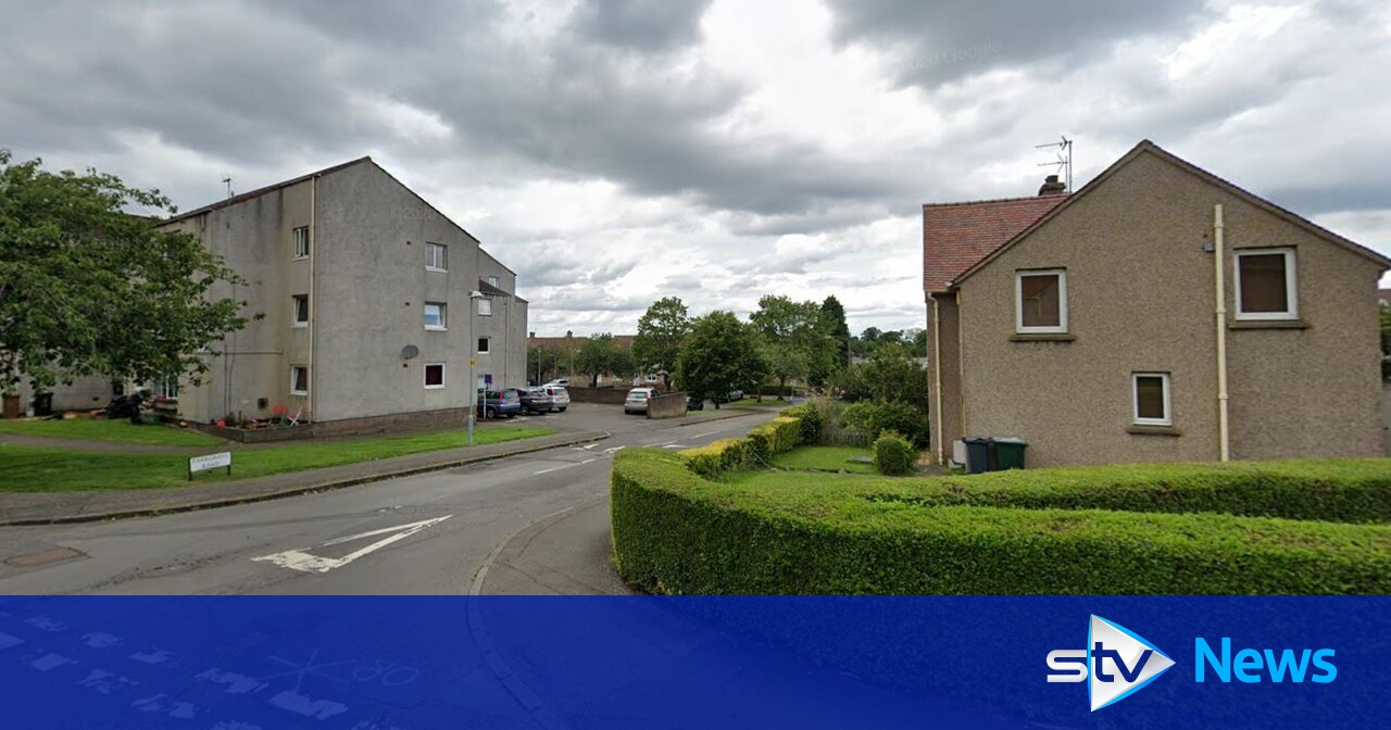 Man rushed to hospital as police shut down Edinburgh street after 'disturbance' at home | STV News