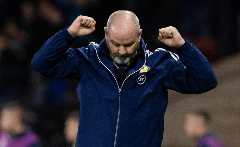 Steve Clarke signs new deal to remain as Scotland manager for World Cup ...