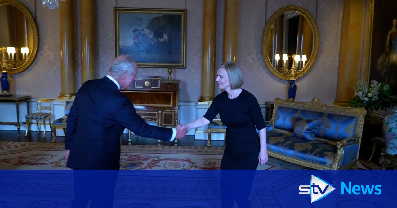 King Charles III greets public ahead of address to the nation | STV News