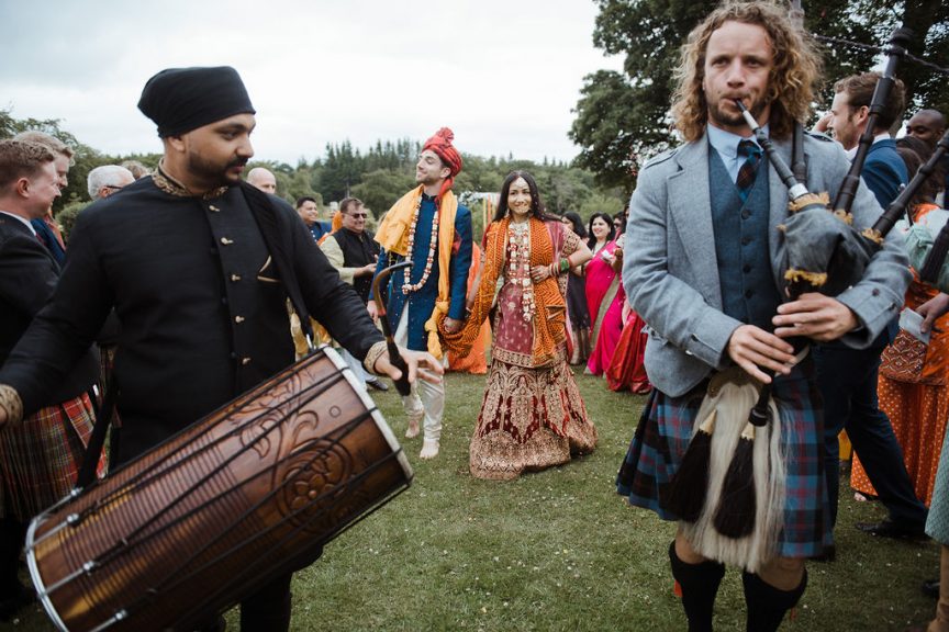 Scottish groom surprised his Indian bride by learning Hindi in secret ...