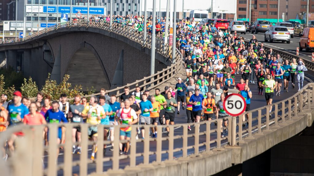 Over 20,000 runners hit the streets in Glasgow to take part in Great ...