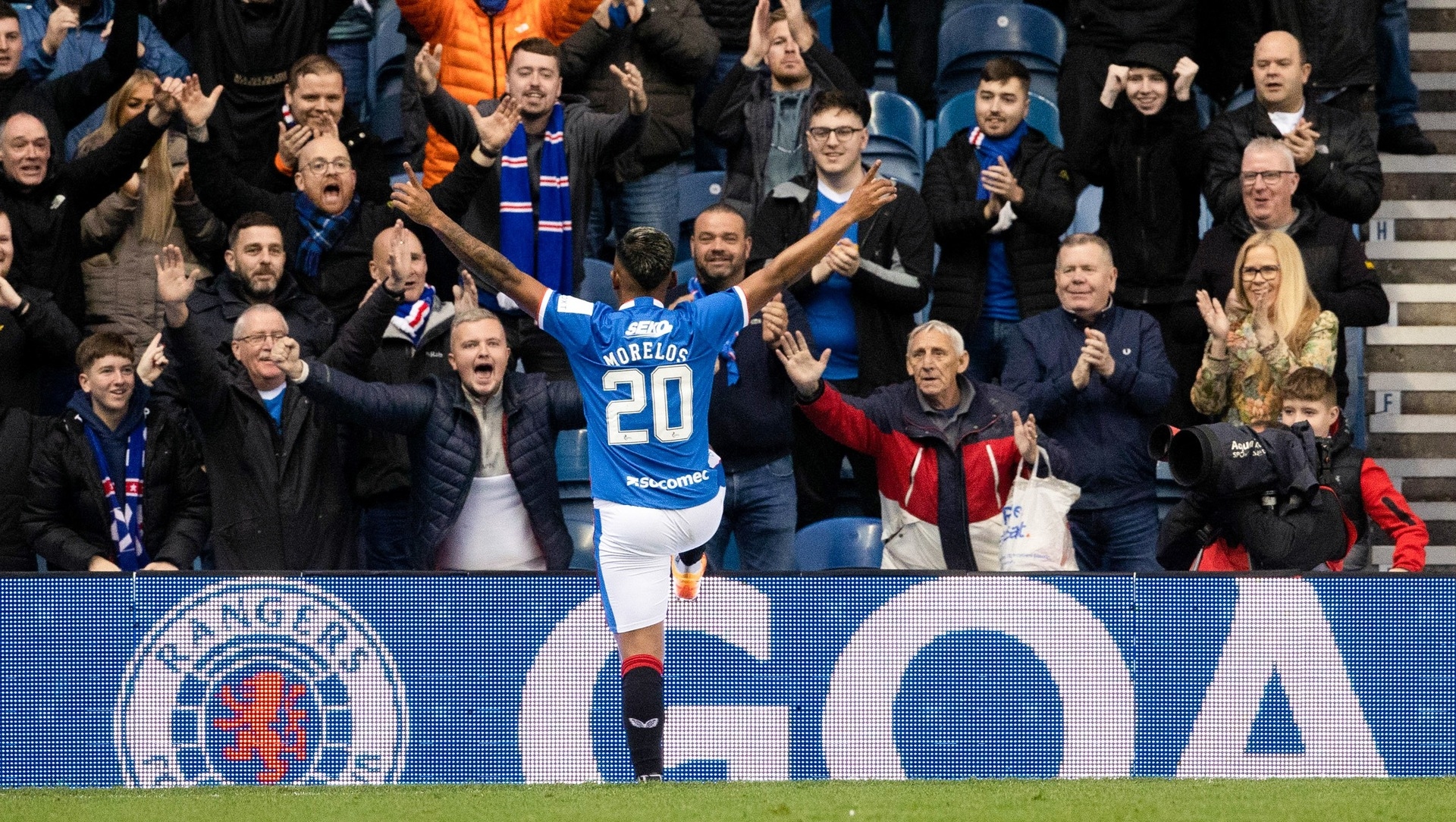 Rangers beat Aberdeen to lift pressure from Giovanni van Bronckhorst ...