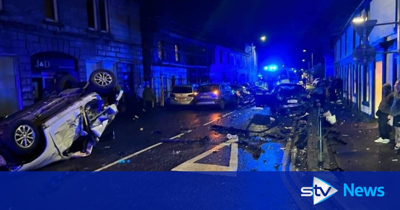 Emergency crews rush to scene of major multi-vehicle crash in Kinross ...