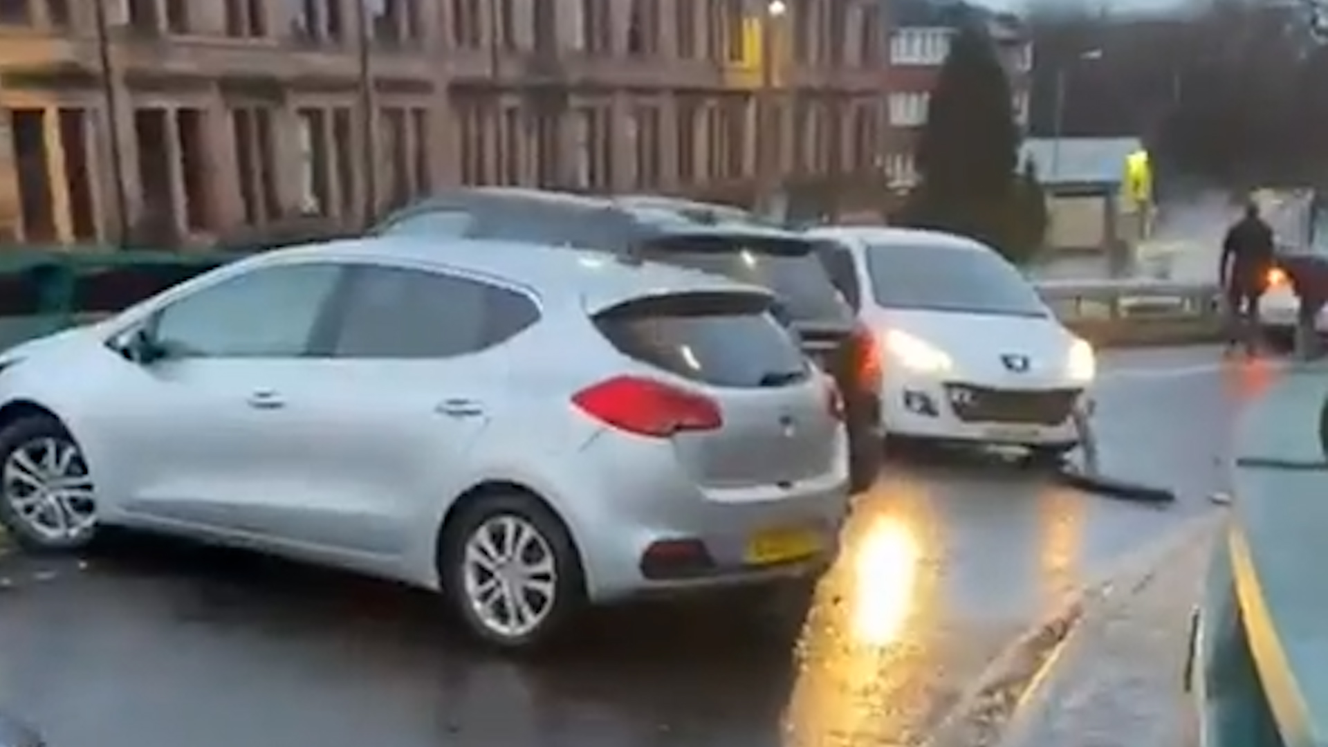 Glasgow Clydeside Expressway multi car crash leaves man in hospital ...