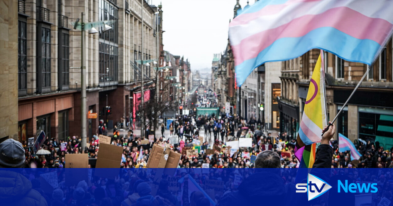 Hundreds gather Glasgow city centre's Buchanan Street in protest ...