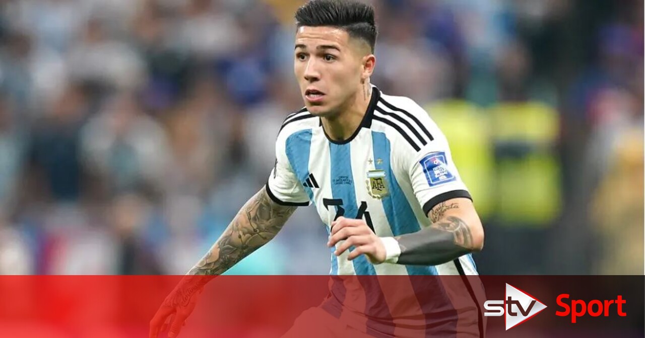 Chelsea confirm Enzo Fernandez transfer from Benfica for a British ...