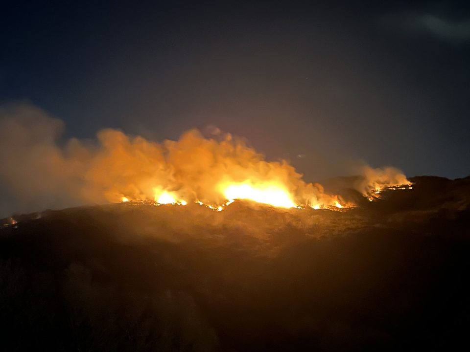 Plumes of smoke seen in Edinburgh as Arthur's Seat catches fire | STV News