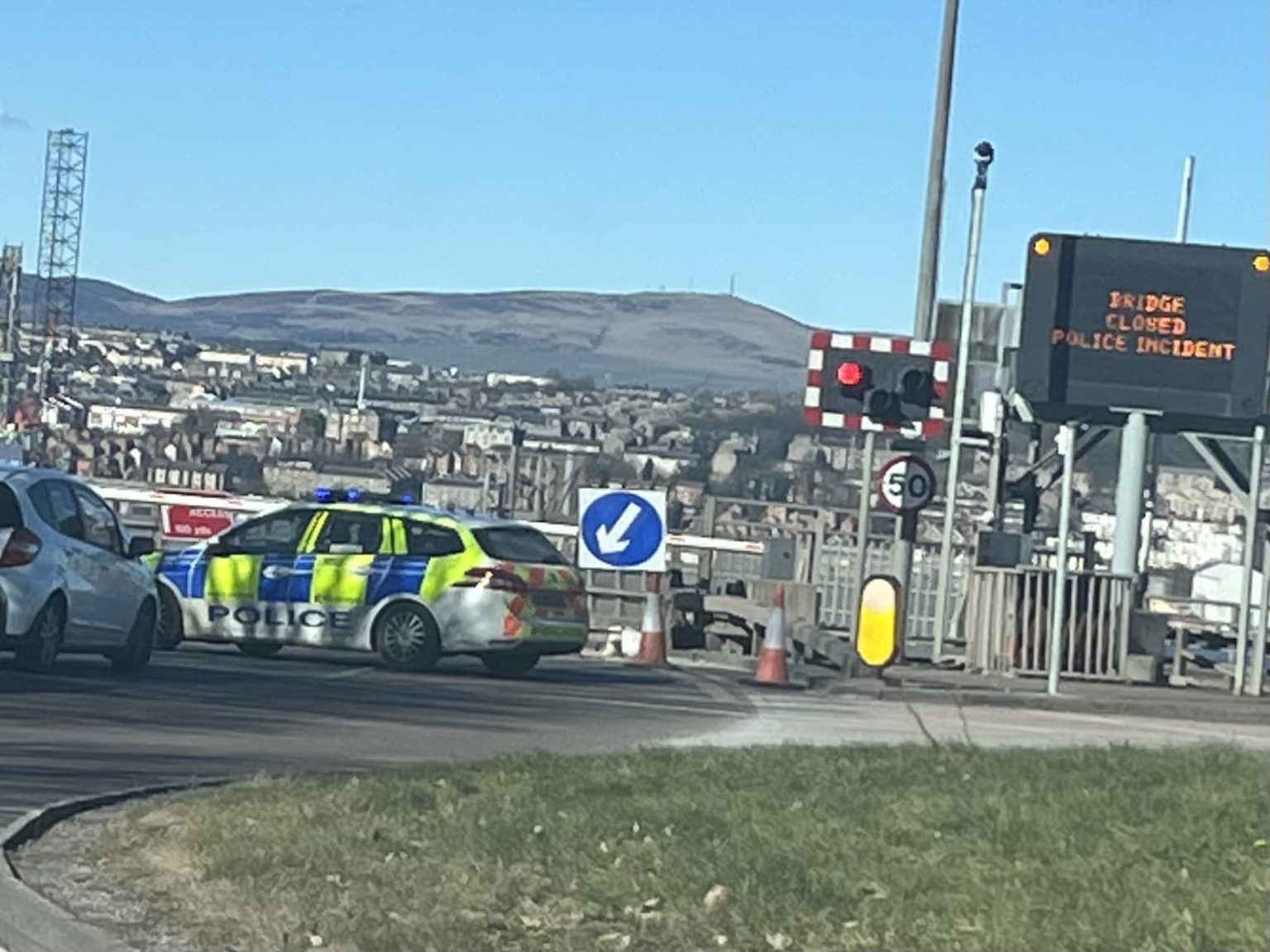 Major tailbacks in Dundee and Fife as Tay Road Bridge closed amid ...