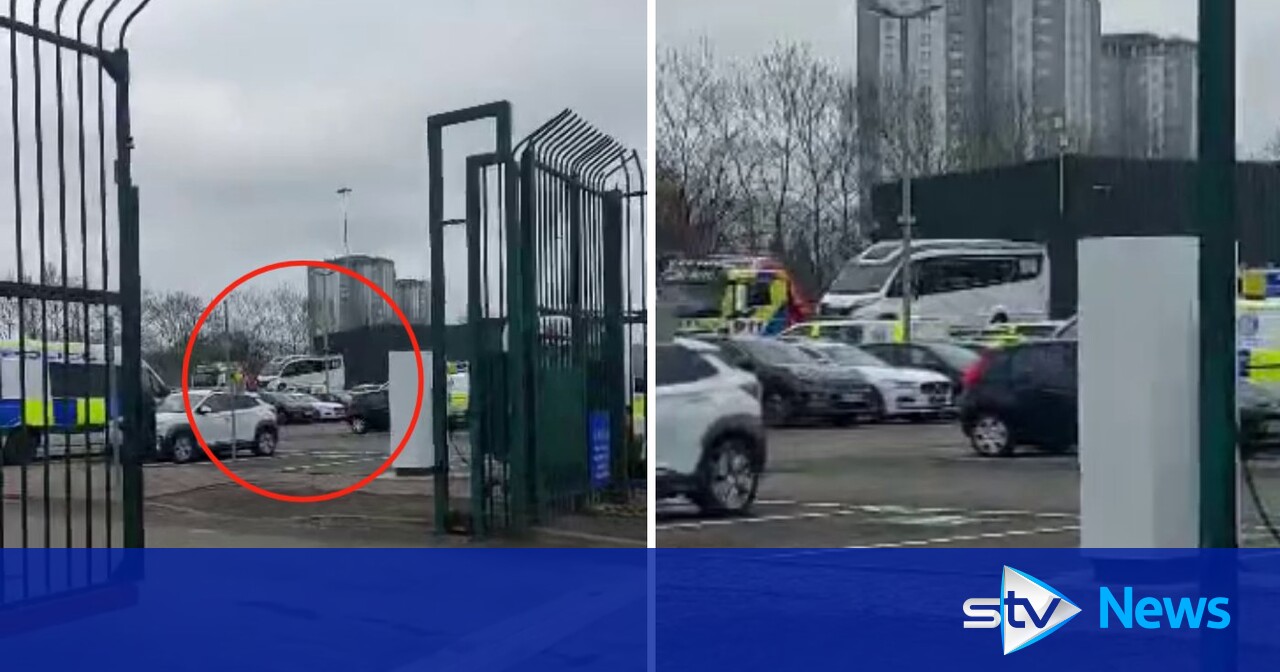 Officers 'tried to stop' man filming SNP motorhome at police depot ...