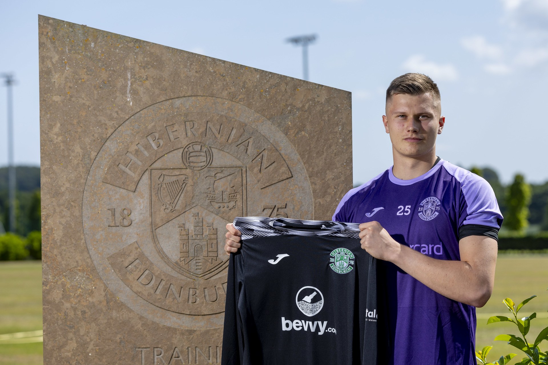 Hibernian announce signing of Polish goalkeeper Max Boruc | STV News