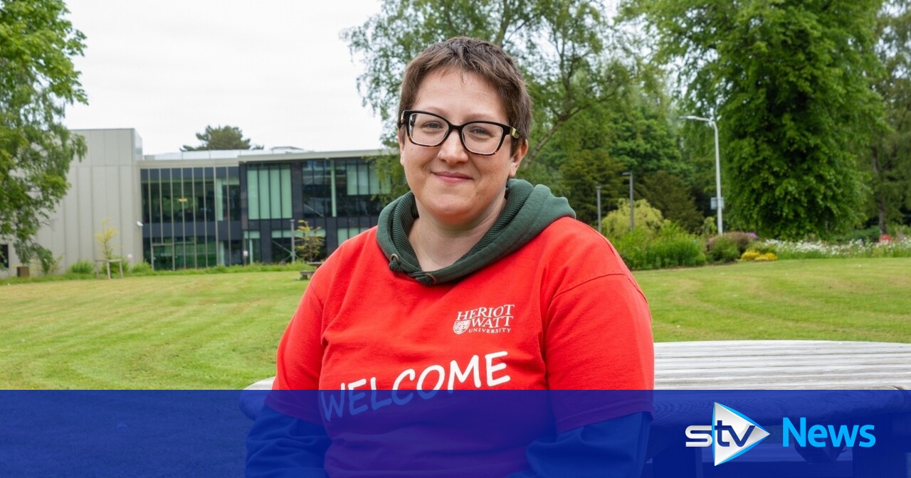 Single Edinburgh mum who left school at 14 graduates with first-class ...