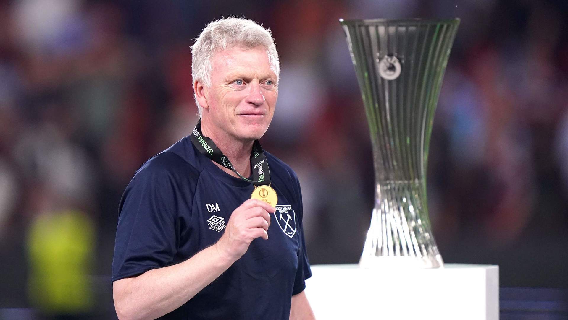 David Moyes hands over medal to his father after West Ham end wait for ...