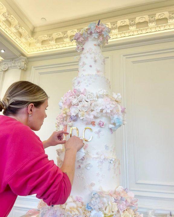 Glasgow baker creates 'massive' 12ft wedding cake which took one month ...