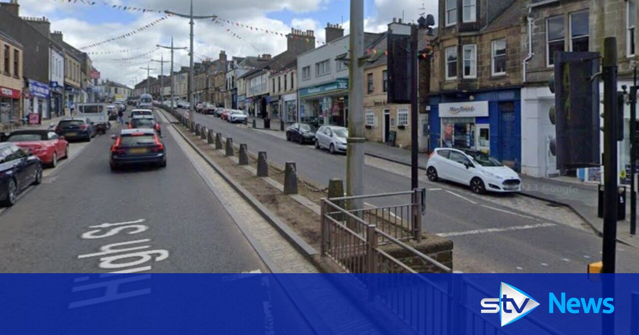 Man dies after being hit by articulated lorry on Lanark High Street ...