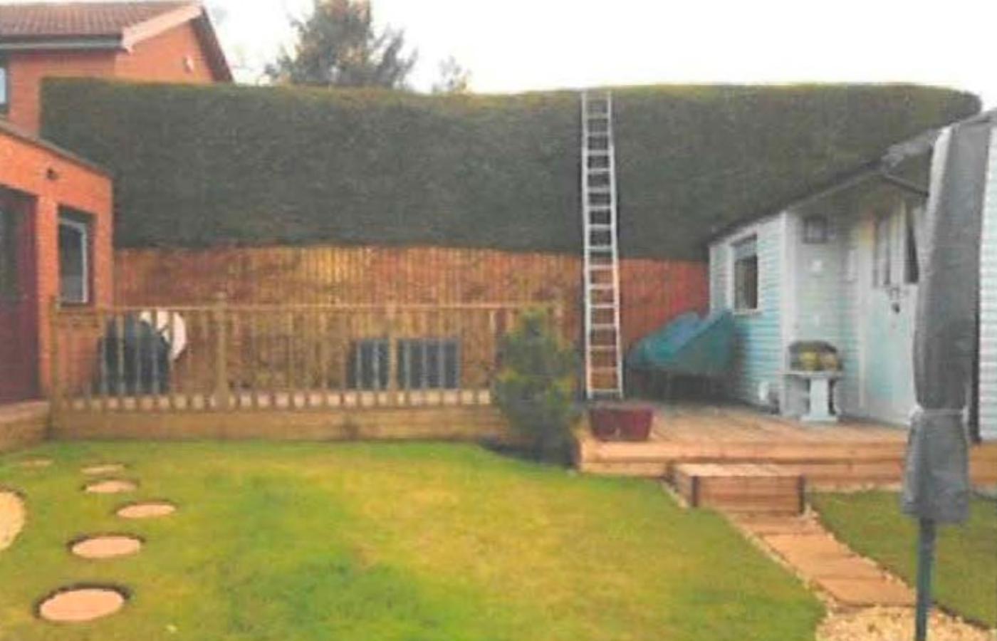 Scottish Government step into high hedge row and order Edinburgh owner ...