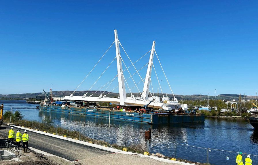 River Clyde's first opening swing bridge arrives by boat | STV News