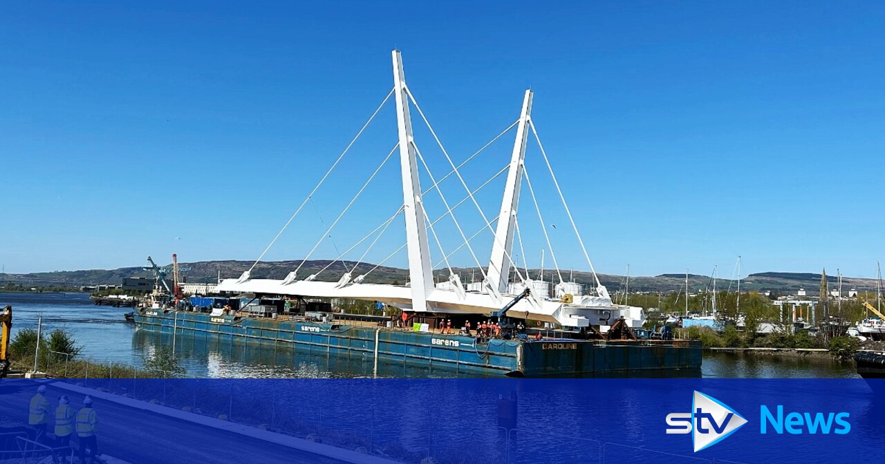 Final section of Renfrew Bridge arrives on River Clyde | STV News