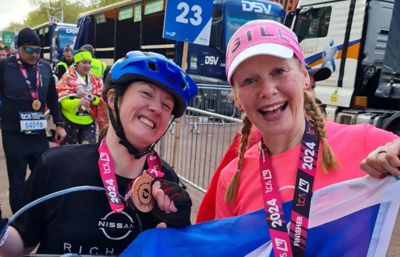 Glasgow woman with cerebral palsy makes history at London Marathon ...