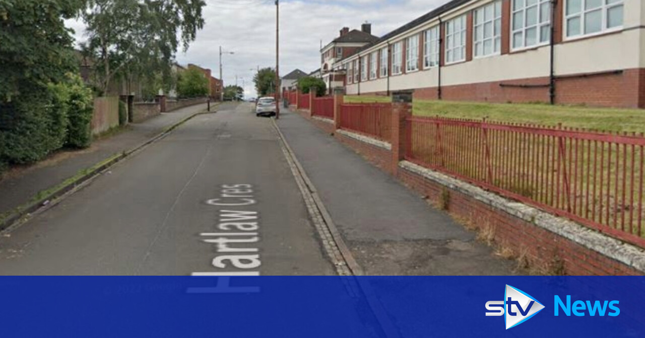 Man taken to hospital after 'slashing' attack on Hartlaw Crescent in ...