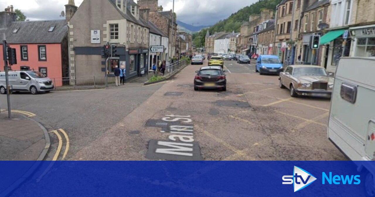 Callander Main Street closed down after pedestrian dies after being knocked down by HGV | STV News