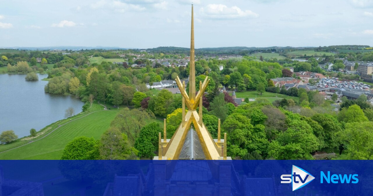 Linlithgow spire gleams in gold again following £400,000 restoration ...