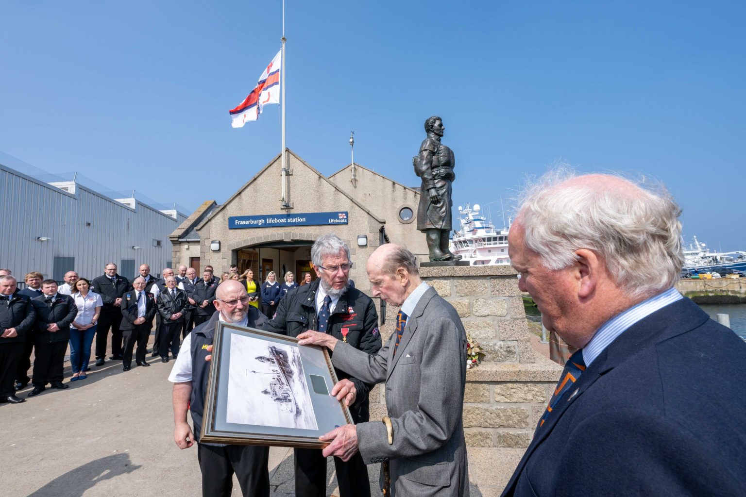 Duke of Kent pays tribute to five men who died in Fraserburgh lifeboat disaster in 1970 | STV News