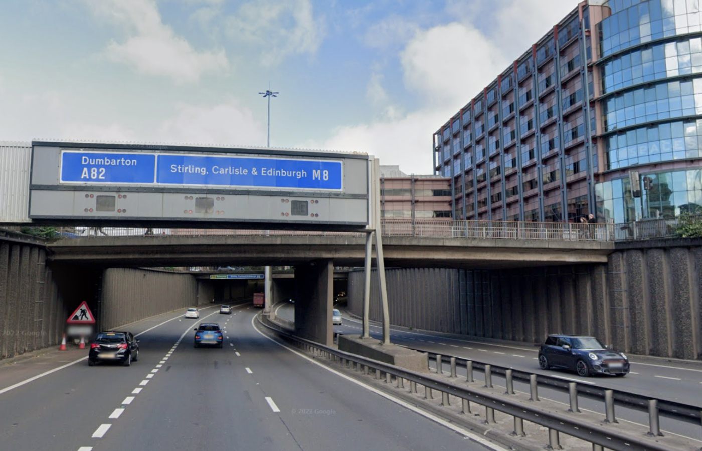 M8 lane blocked at rush hour after crash in Glasgow near Charing Cross ...