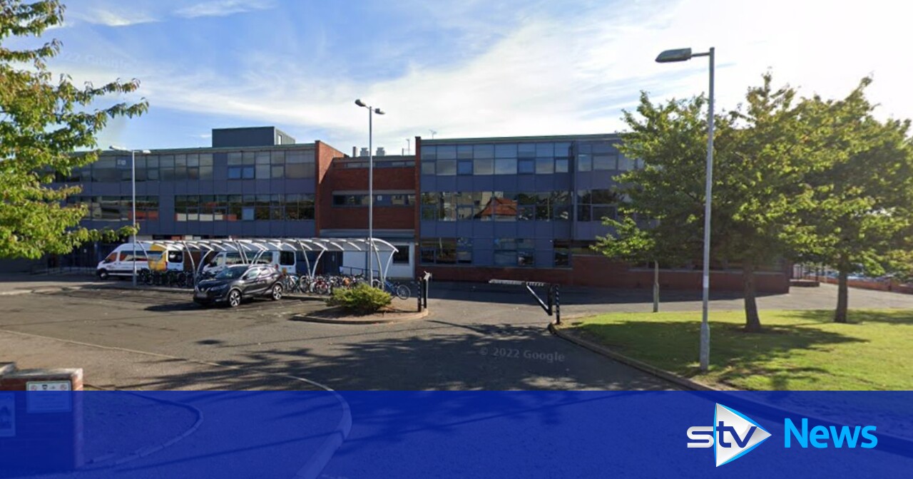 Dunbar Grammar School pupils left to stand outside in 'baking heat' for ...