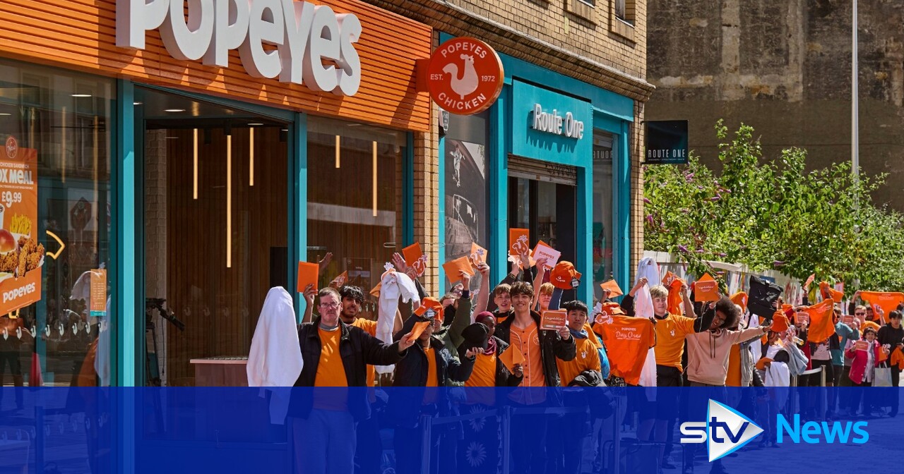 Chicken lovers queue up for a day as Popeyes opens first Glasgow store with free food on offer ...