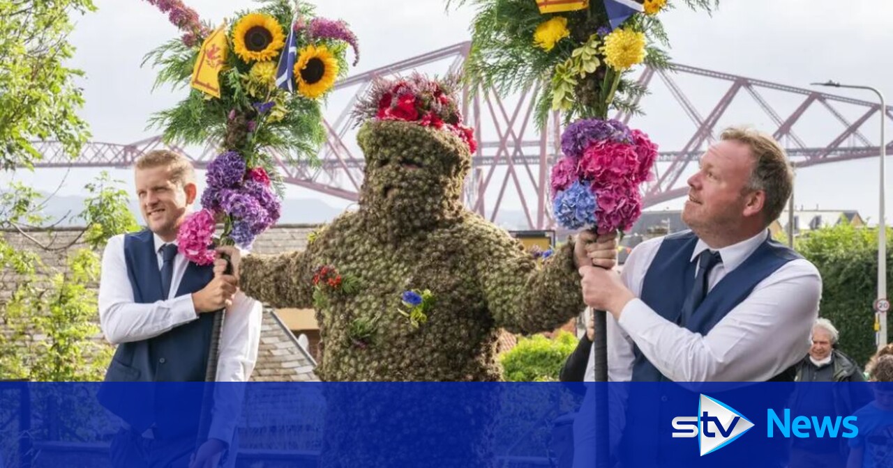Locals turn out to celebrate annual tradition of the Burryman parade ...