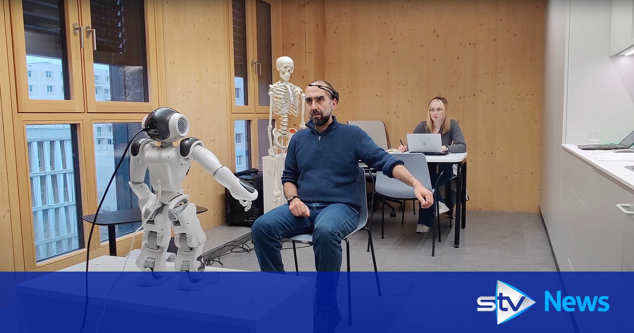 Robot ‘coach’ used to aid recovery of stroke survivors | STV News