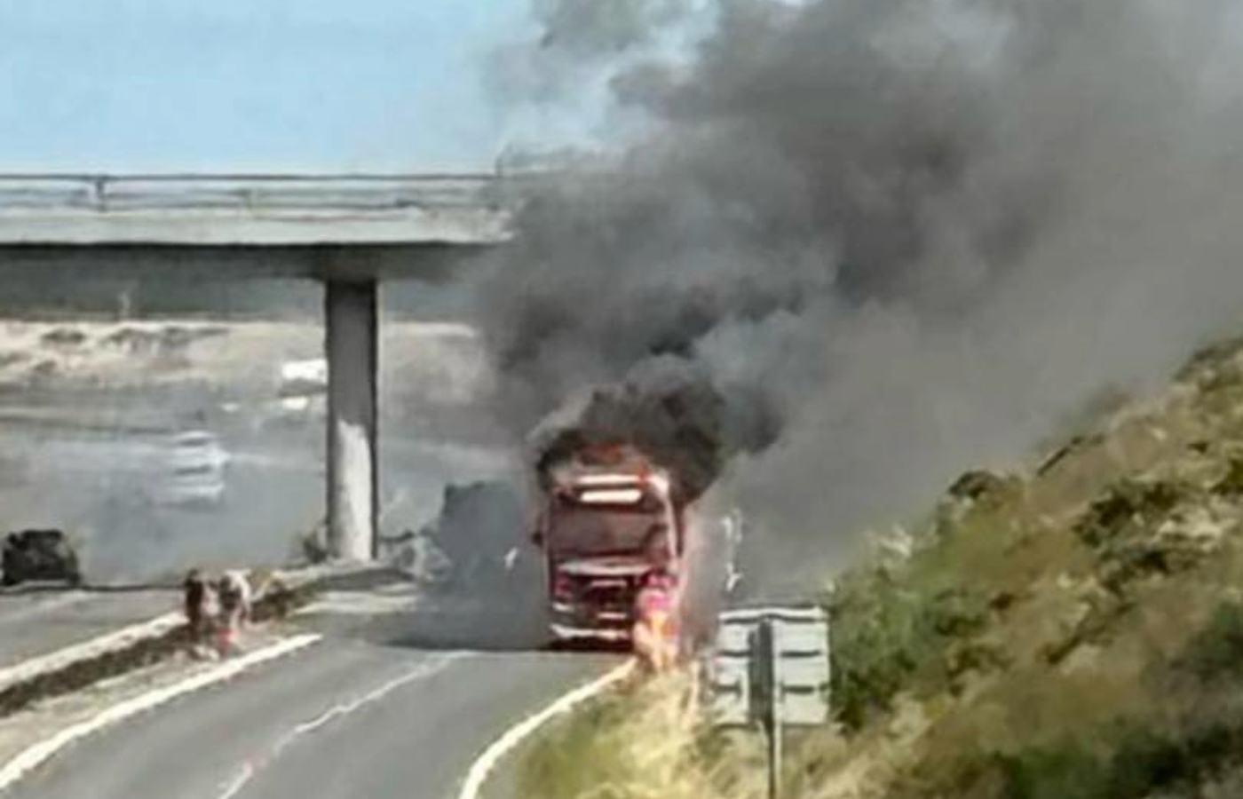 Lorry fire closes A90 as drivers urged to avoid area in Aberdeenshire ...