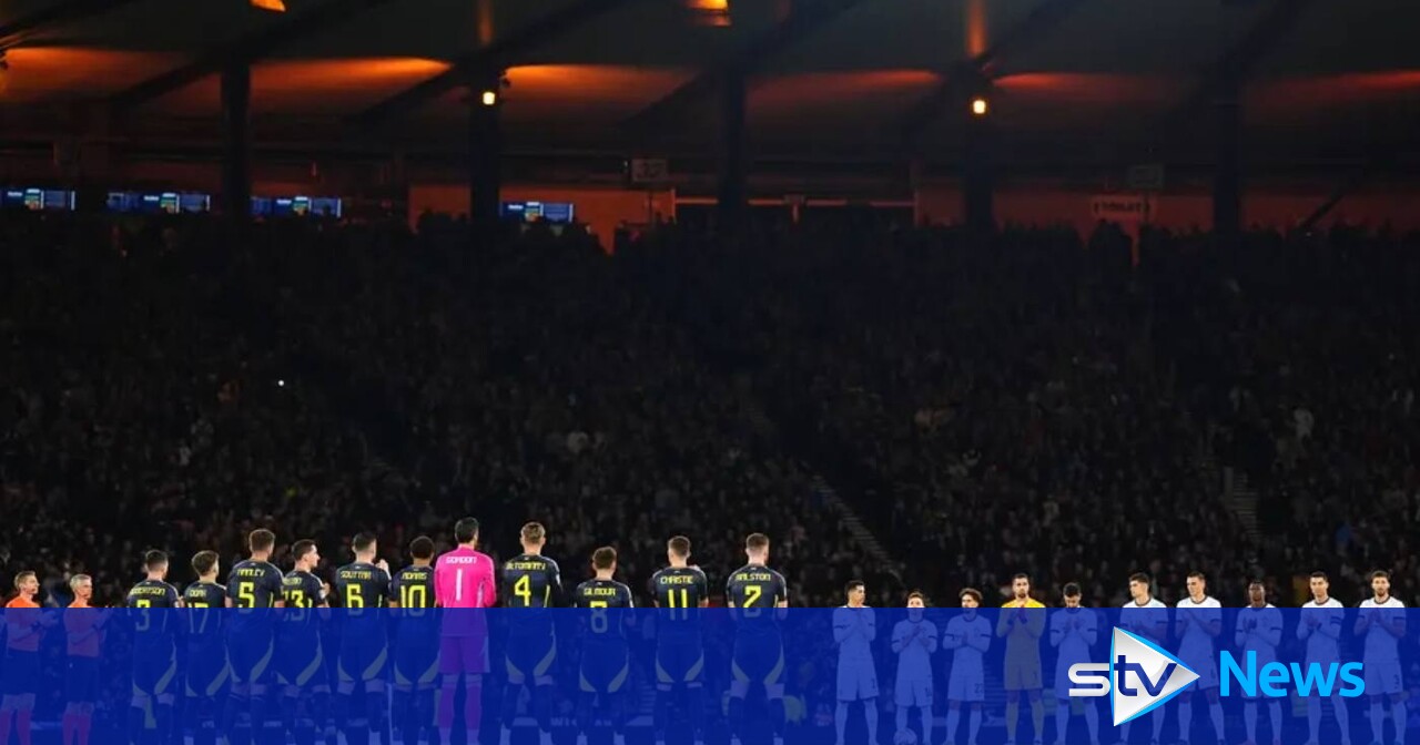 Scotland supporters hold minute’s applause in memory of Alex Salmond ...