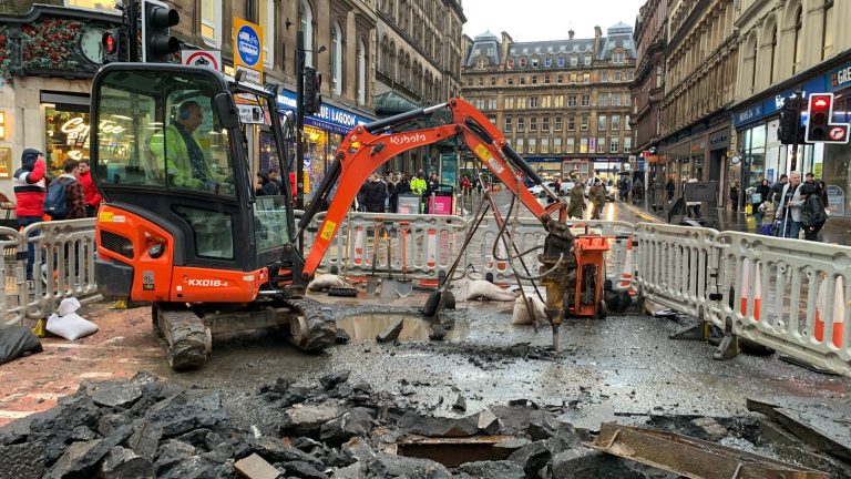 Glasgow city centre street shut after manhole collapses | STV News